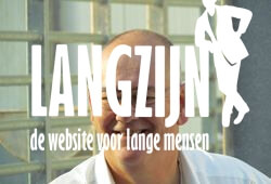 Rob Bruintjes signeert boek op Andere Maten Beurs - Langzijn